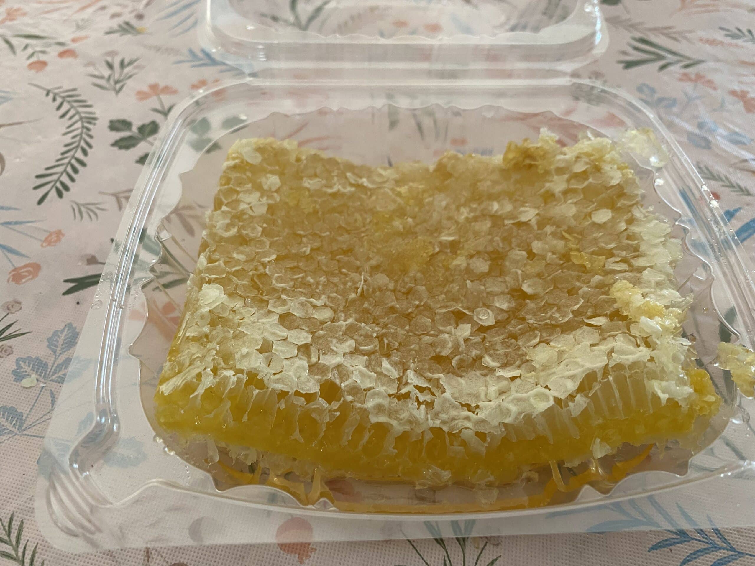 Honeycomb - Barbat's Bees 100% Raw honeycomb square